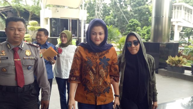 Setya Novanto dan Istri Jalani Pemeriksaan di KPK | kumparan.com