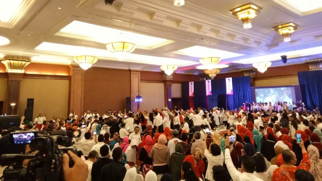 Saat Jokowi Tunjukkan Foto Editan Aidit dan Dirinya di Depan Relawan ...