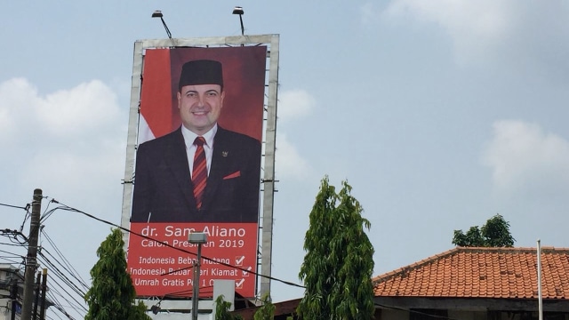 Sam Aliano Pasang Baliho di Warung Buncit Siap Maju Capres | kumparan.com