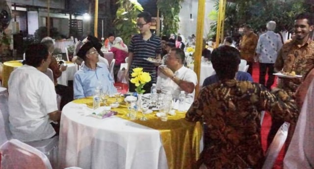Rektor UI Prof.Dr.Ir.Muhammad Anis, M.Met Adakan Bukber | kumparan.com