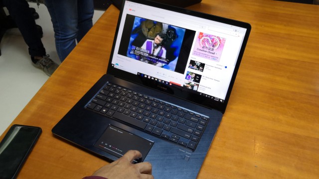 Asus Ganti Touchpad di Laptop dengan Layar Sentuh Multifungsi 5,5 Inci ...
