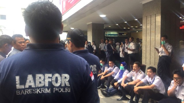 Puslabfor Polri Periksa Lokasi Kebakaran di Gedung Kemenhub | kumparan.com