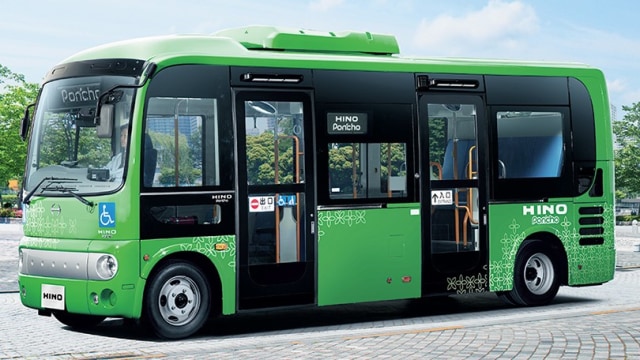Hino Pamer Teknologi Bus Listrik di GIIAS 2018 | kumparan.com