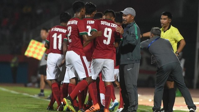 5 Fakta Fakhri Husaini, Pelatih Timnas U-16 yang Mencuri Perhatian | kumparan.com