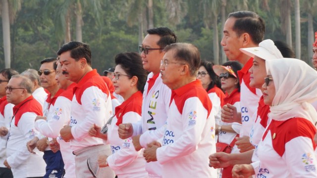 Foto: Keseruan Jokowi dan 65 Ribu Orang Pecahkan Rekor Tari Poco-poco ...