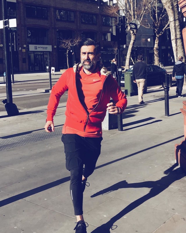 Tak Lagi Muda, Ini 5 Potret Jeremy Thomas yang Tetap Jadi Body Goals ...