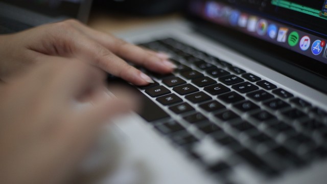 Apa Itu Buzzer? Pengertian, Strategi, dan Ancamannya pada Demokrasi ...