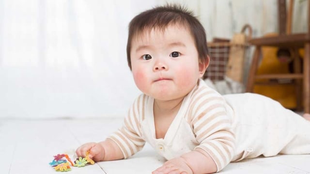 Tips Melatih Anak Merangkak dan Berjalan | kumparan.com