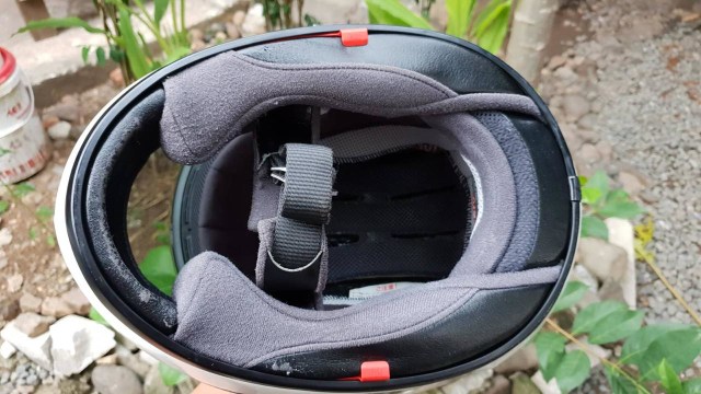 Hindari Pakai Helm Saat Rambut Masih Basah | kumparan.com