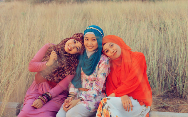 Mitos Foto Bertiga Menurut Pandangan Islam | kumparan.com