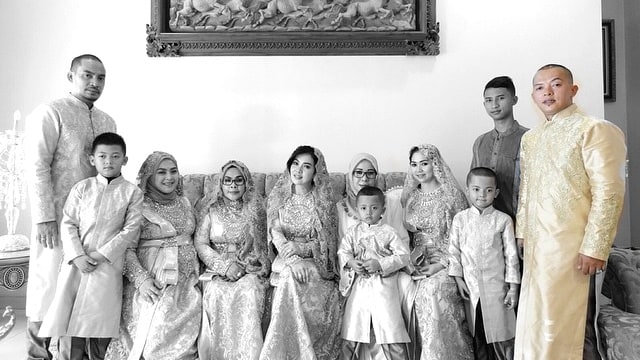 Kronologi Meninggalnya Kakak Laki-laki Syahrini | kumparan.com