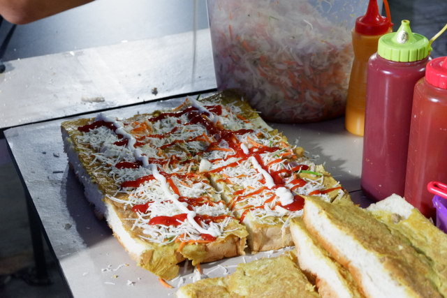 Manjakan Lidahmu dengan Roti Long John nan Unik | kumparan.com