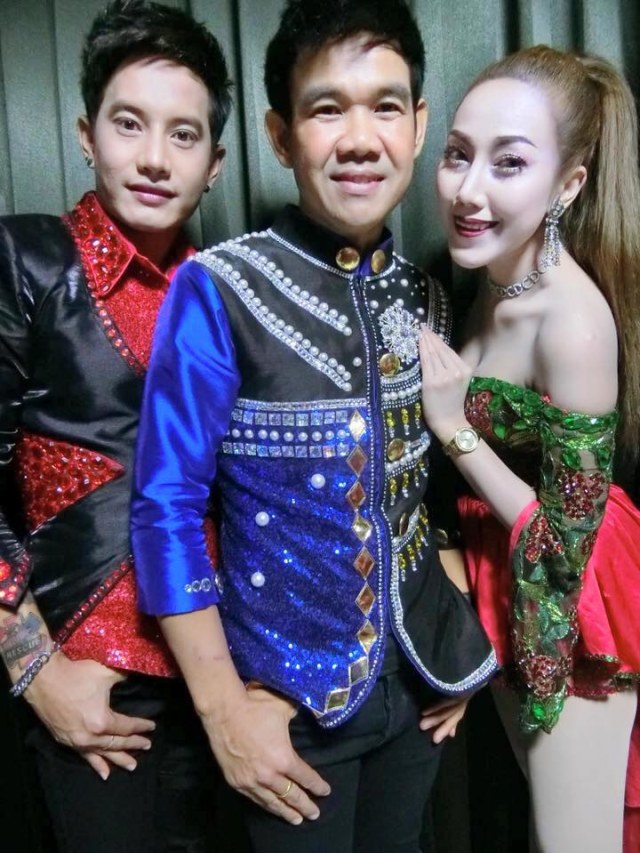 4 Fakta Memilukan di Balik Sosok Penyanyi Lagu 'Wik Wik Wik' | kumparan.com