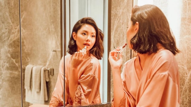 Beauty Routine: Cara Influencer Olivia Lazuardy Rawat Kulit Sensitif | kumparan.com