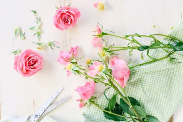 Ini 5 Rekomendasi Rose Water Lokal yang Bermanfaat untuk Kulit ...
