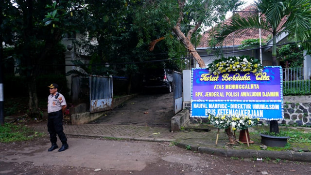 Foto: Mantan Kapolri Jenderal (Purn) Awaloedin Djamin Tutup Usia ...