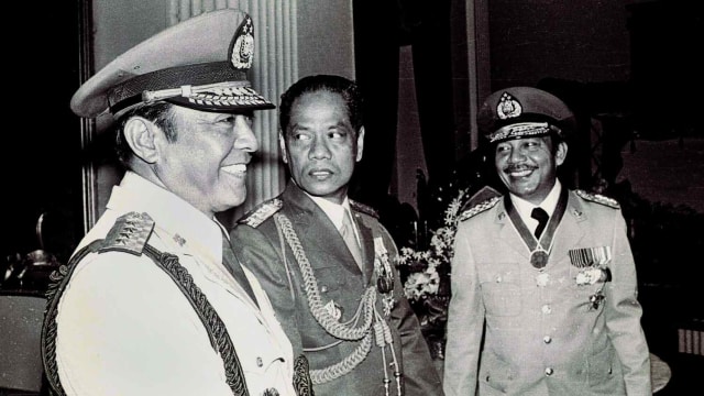 Foto: Mantan Kapolri Jenderal (Purn) Awaloedin Djamin Tutup Usia ...