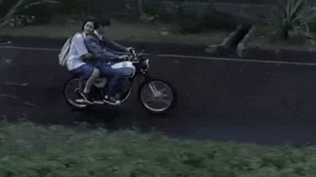 Dilan dan Sejarah Aturan Penggunaan Helm | kumparan.com