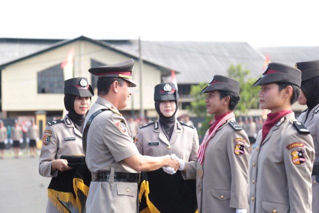 Sosok Bripda Risda, Anak Buruh Bangunan, Lulusan Terbaik Polwan ...