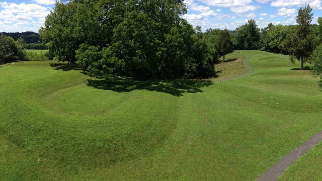 The Great Serpent Mound, Warisan Budaya Suku Adana | kumparan.com