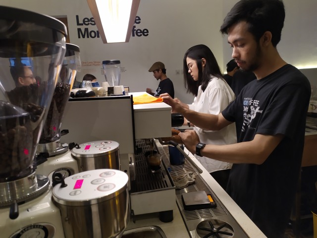 Keren, Kedai Kopi di Bandung Ini Usung Zero Waste | kumparan.com