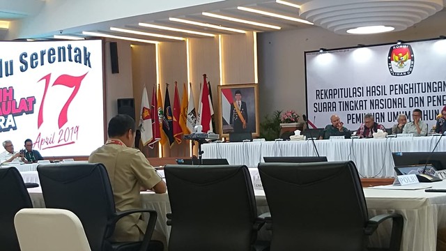 KPU Lanjutkan Rekap Nasional di 7 Provinsi, Saksi BPN Hadir | kumparan.com