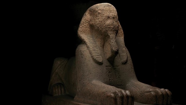 Patung Sphinx 13 Ton ‘Melayang’ di Museum Bersejarah AS | kumparan.com