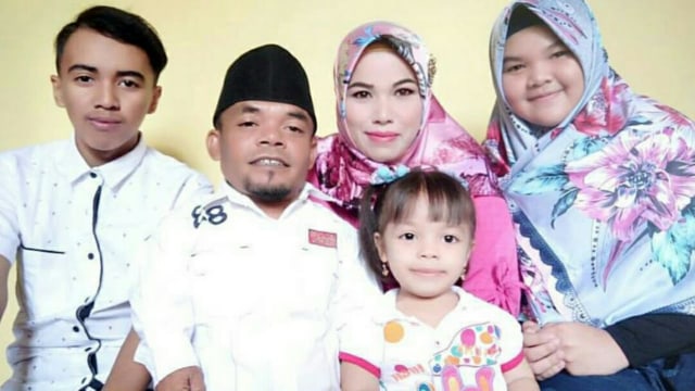 5 Potret Bahagia Ucok Baba Bersama Keluarga | kumparan.com