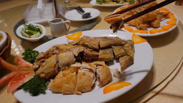 Nostalgia Ratusan Menu Oriental Lintas Generasi di Angke Restaurant ...