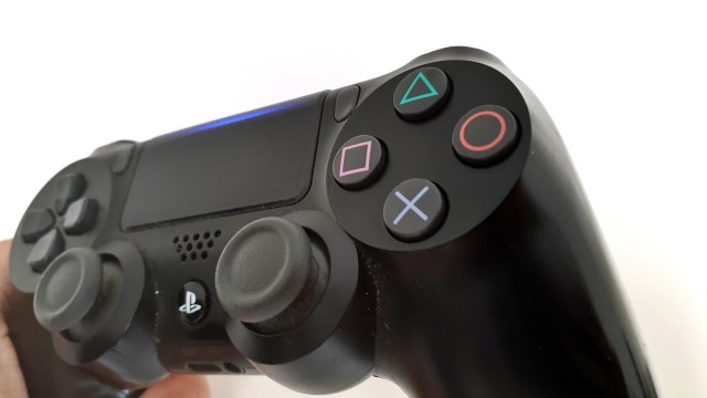 Sebutan yang Benar untuk Tombol X di Sony PlayStation | kumparan.com