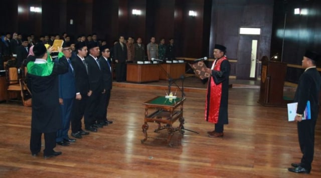 Empat Pimpinan DPRD Kabupaten Probolinggo Resmi Dilantik | kumparan.com