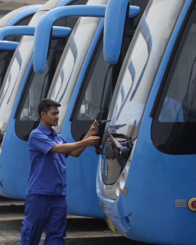 Penjelasan PT TransJakarta soal Video Tak Senonoh di Bus | kumparan.com