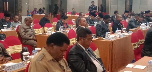Pelantikan Pimpinan DPRD Papua Barat Menuggu Petunjuk Mendagri ...