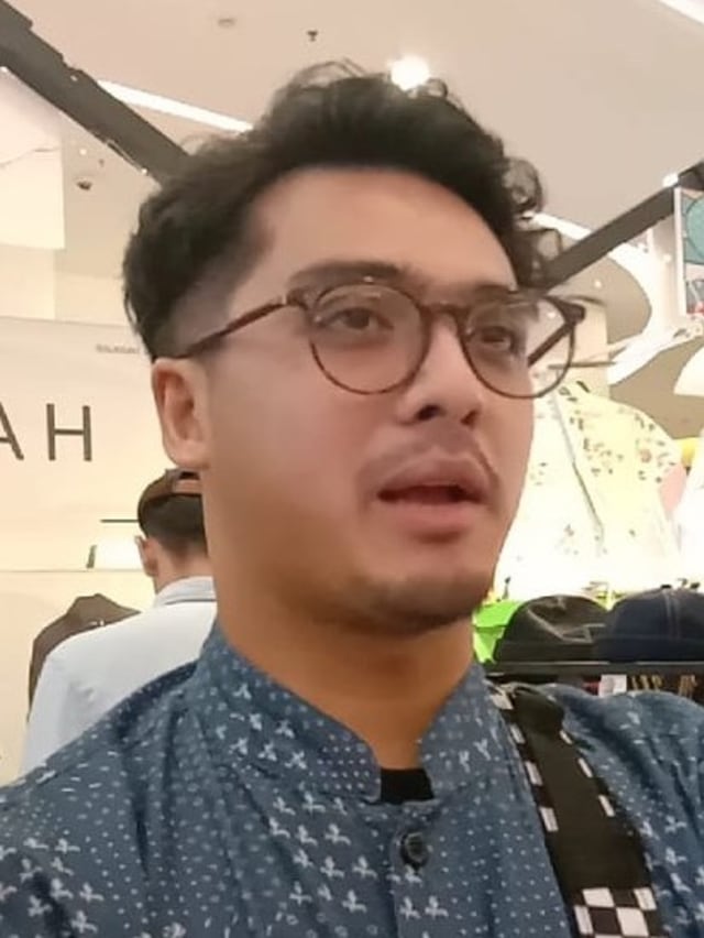 Ricky Harun Panggil Ayah Tirinya dengan Sebutan ‘Om’ | kumparan.com