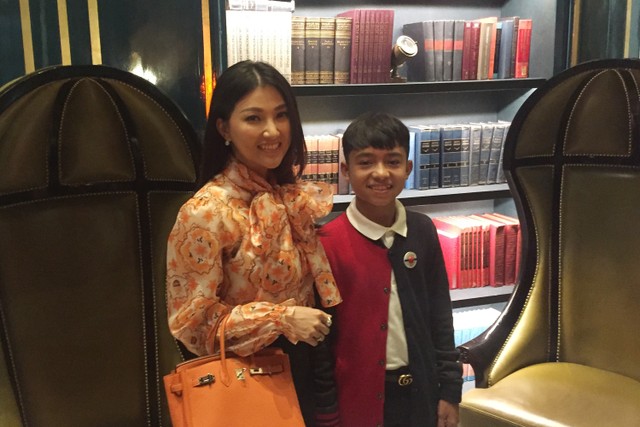 Kembali Viral Video Betrand Peto Cium Sarwendah, Netizen: Ngeri Banget Ini Bocah | kumparan.com