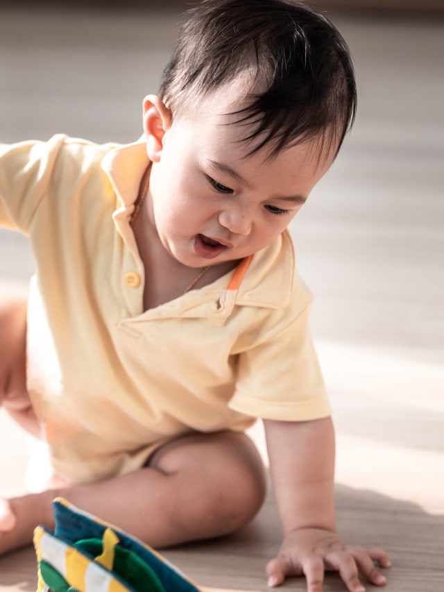 Alasan Bayi dan Anak Balita Senang Melempar Barang | kumparan.com