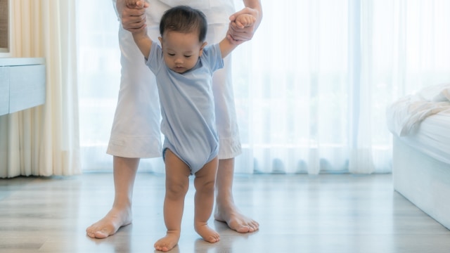 Mengenal Refleks Parasut pada Bayi | kumparan.com