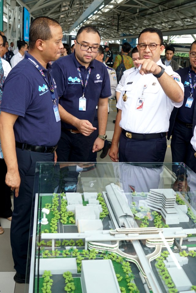 Foto: Anies Resmikan Pembangunan Integrasi MRT ASEAN dan TransJ CSW ...