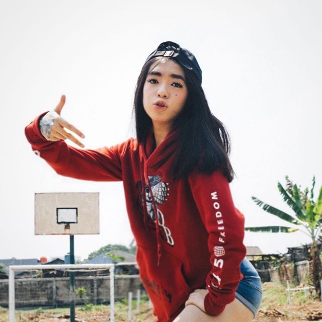 Potret Prisa Rianzi, Gitaris Cewek di Lagu Kau Curi Lagi Milik J-Rocks ...