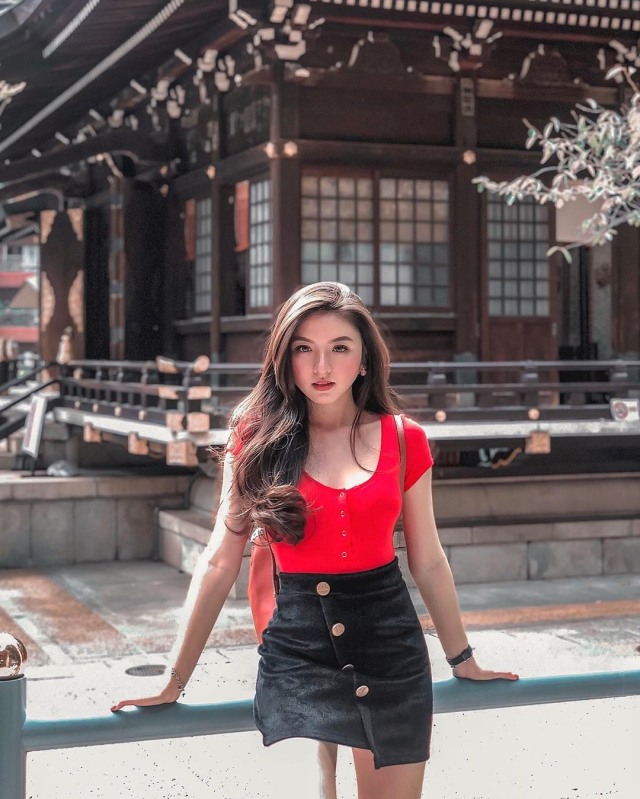 Selain Awkarin, Selebgram Ruth Stefani Diperiksa di Polda Jatim ...