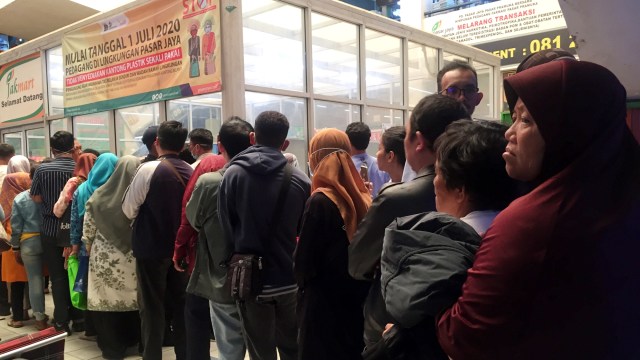 Mau Dapat Masker Murah Rp 125 Ribu? Antre di JakMart, Jangan Lupa Bawa ...