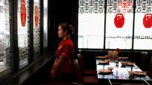 Buka Kembali, Restoran Ini Penuhi Ruangannya dengan Miniatur Manusia ...