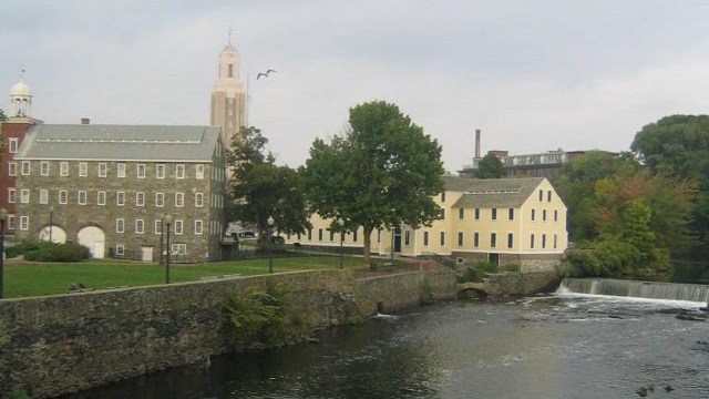 Tiga Sosok Hantu Paling Dincar oleh Wisatawan di Slater Mill | kumparan.com