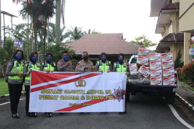 Alumni Akpol 93 Bantu Masyarakat yang Terdampak COVID-19 di Kalbar ...