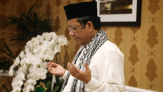 Cerita Mahfud MD Dapat Meme dari Luhut: Corona Is Like Your Wife ...