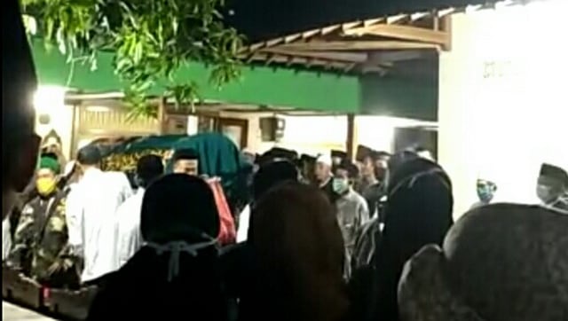 Ayahanda Bupati Bojonegoro Anna Muawanah, Meninggal Dunia | kumparan.com