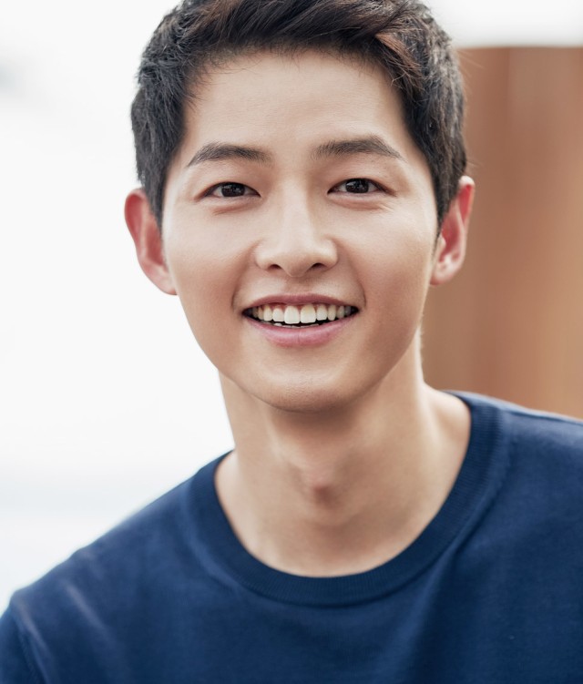 Chukkae! Song Joong Ki Dikaruniai Anak Kedua Berjenis Kelamin Perempuan | kumparan.com