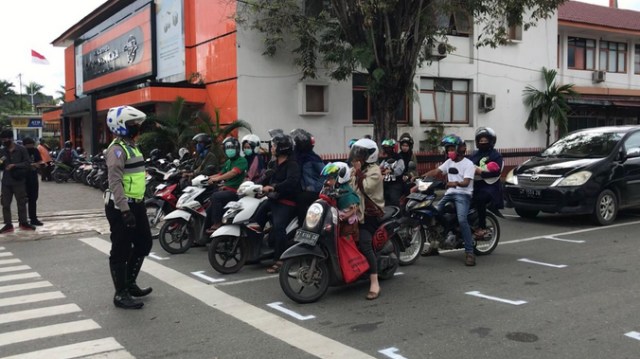 Satlantas Polresta Samarinda Terapkan Marka Physical Distancing di ...
