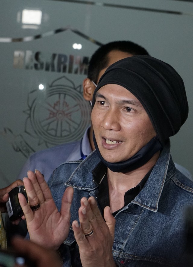 Anji Ungkap Makna Tato yang Baru Ia Buat di Usia 45 Tahun | kumparan.com