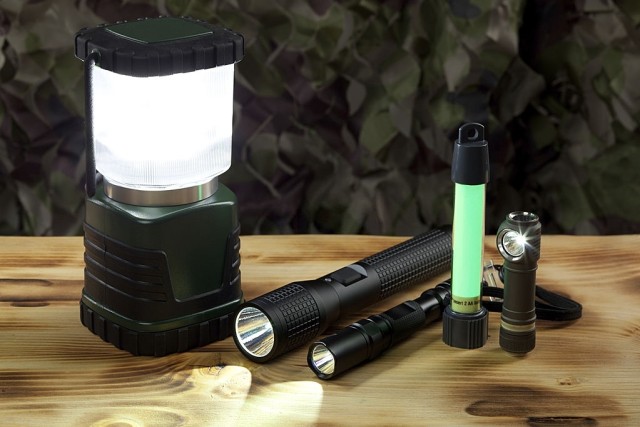 Sebutkan Tiga Komponen yang Terdapat Pada Senter | kumparan.com